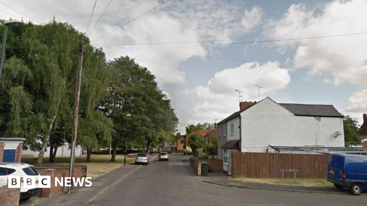 Murder arrest after man found dead at Coventry flat - BBC News