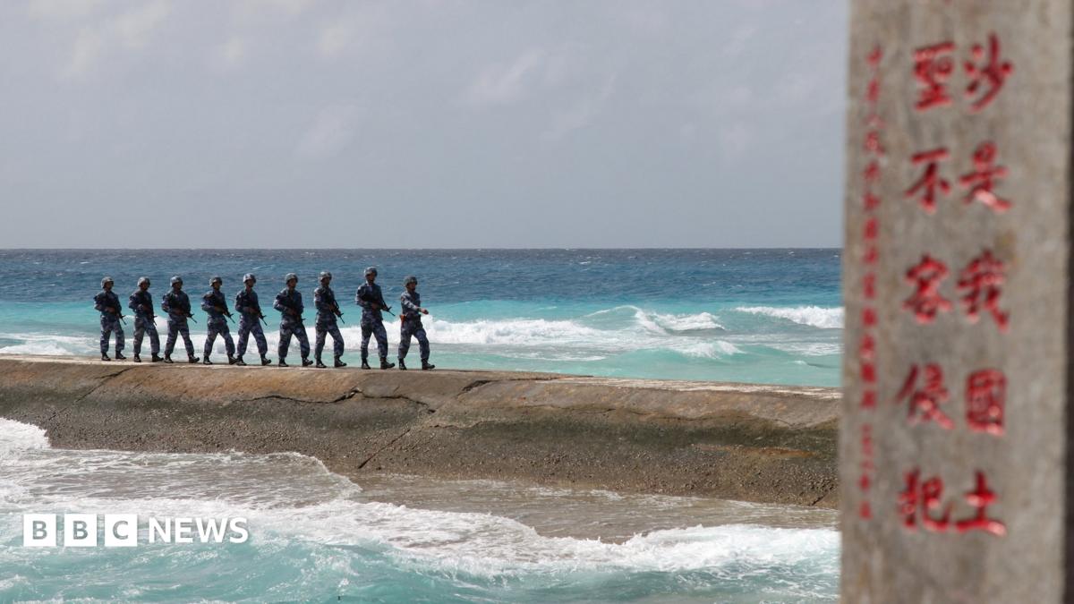 South China Sea: China defiant as tribunal backs Philippines - BBC News