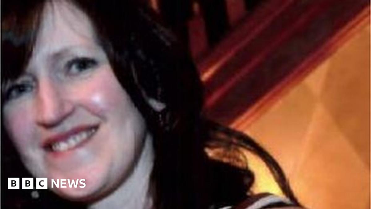 Body found on Fife beach confirmed as Maureen Bannister - BBC News