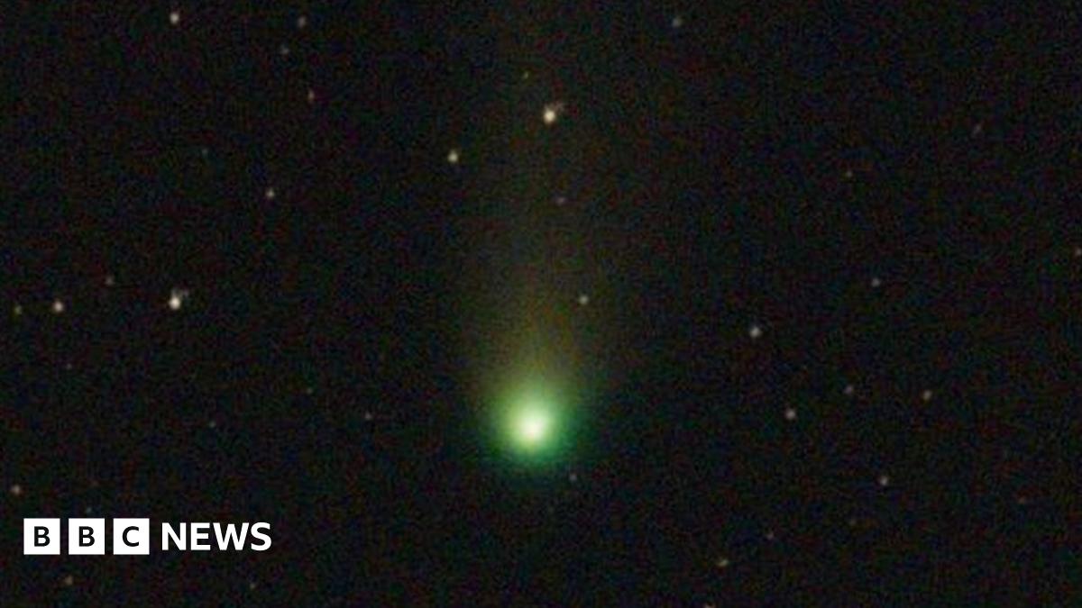 'Once in a lifetime' comet spotted from Derbyshire garage roof - BBC News