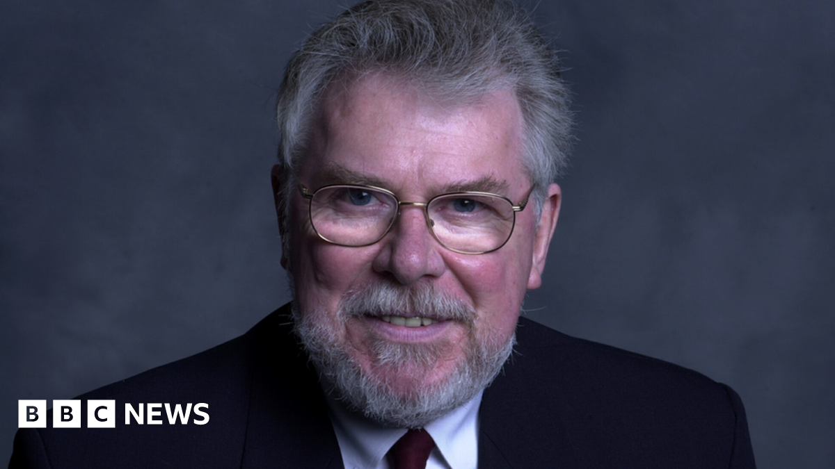 Doug Naysmith: Former Bristol North West MP dies aged 82 - BBC News