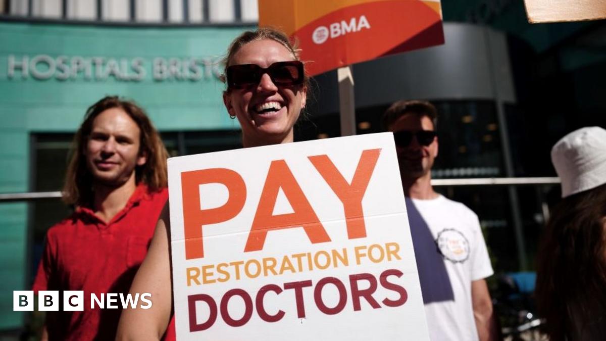 Pay rise announced as junior doctors strike in England - BBC News