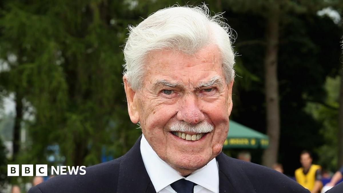 Scottish industrialist Lord Macfarlane dies aged 95 - BBC News