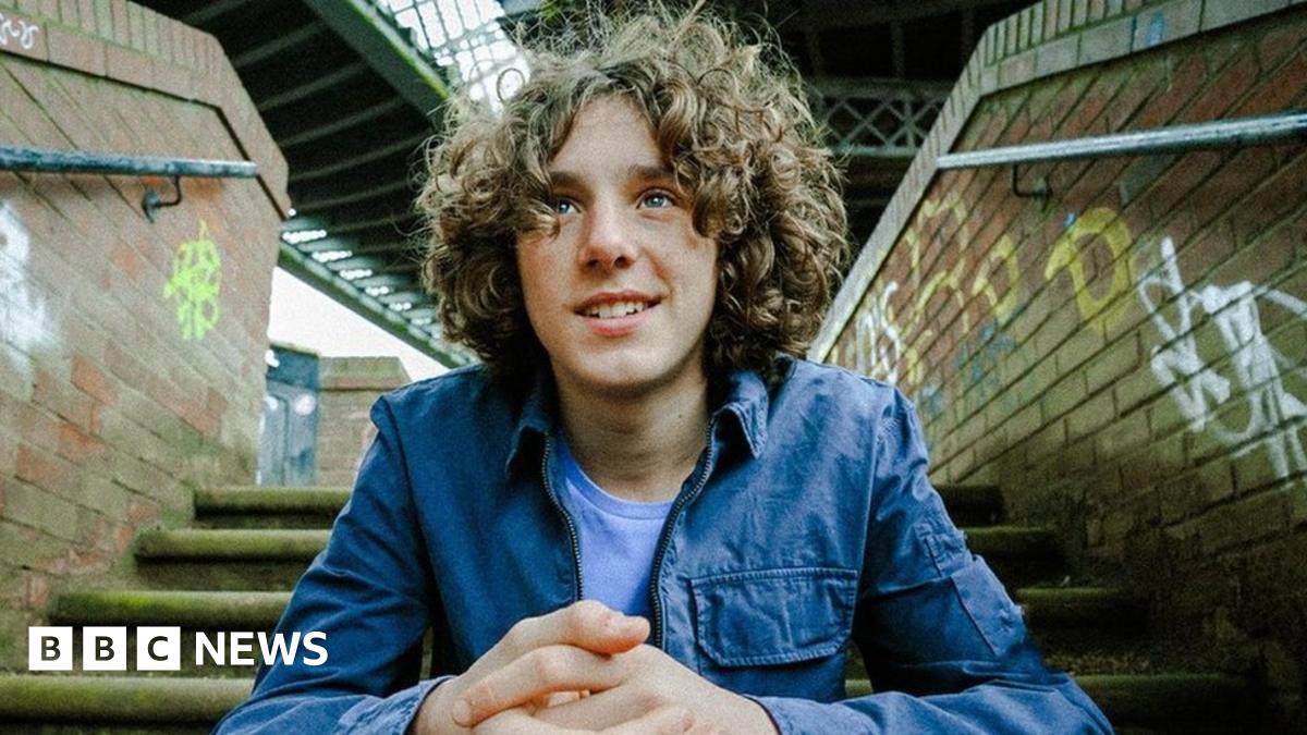 Alex Spencer: Busker, 16, releases first single after record deal - BBC ...