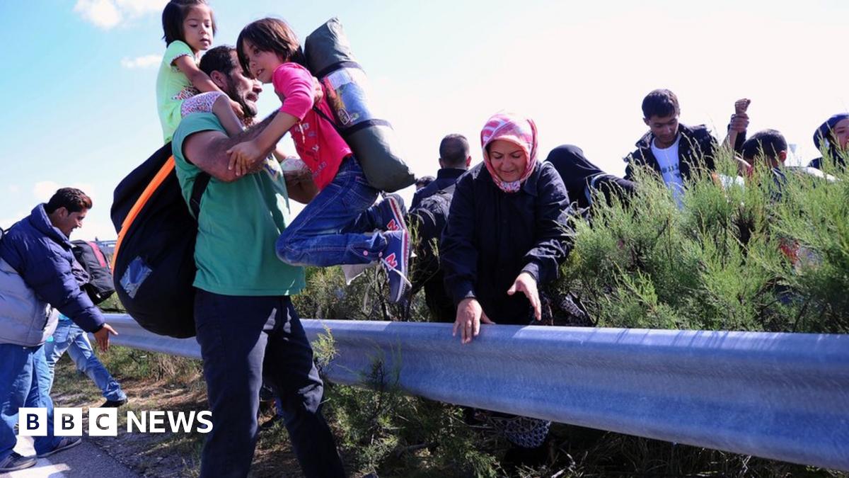 Migrant crisis: EU's Juncker announces refugee quota plan - BBC News