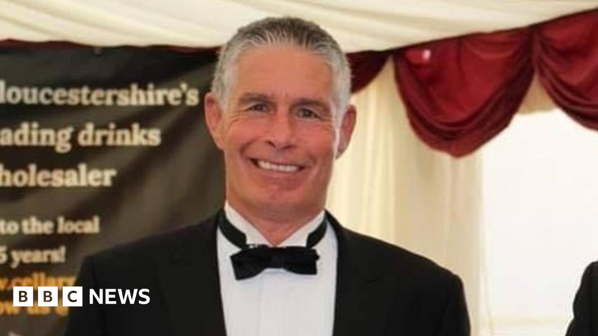 Dursley rugby players honour club legend Ross Reeves - BBC News