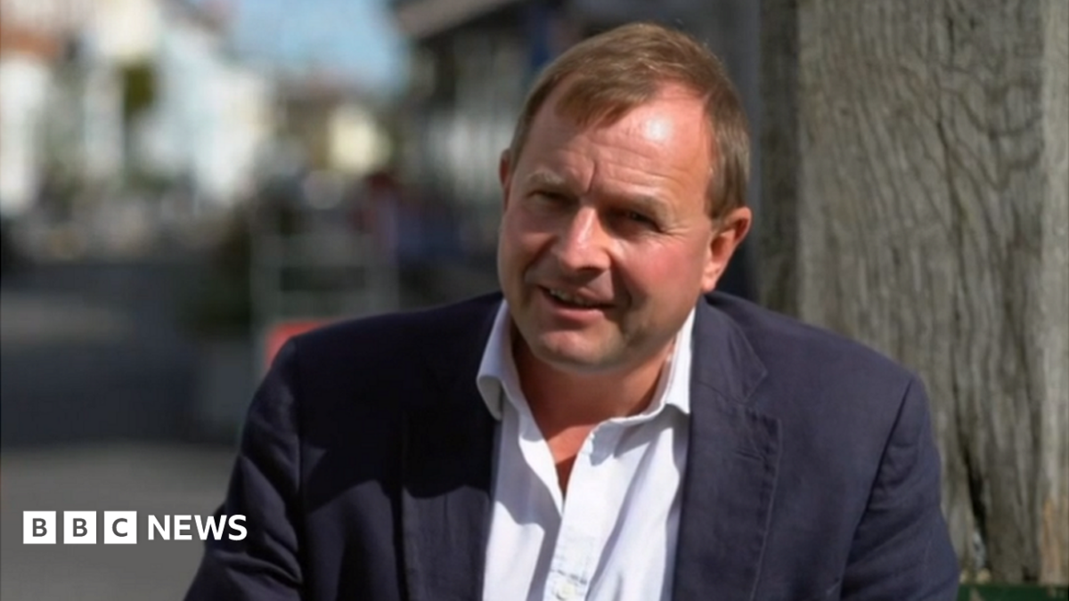 South Norfolk Council leader gets life peerage - BBC News