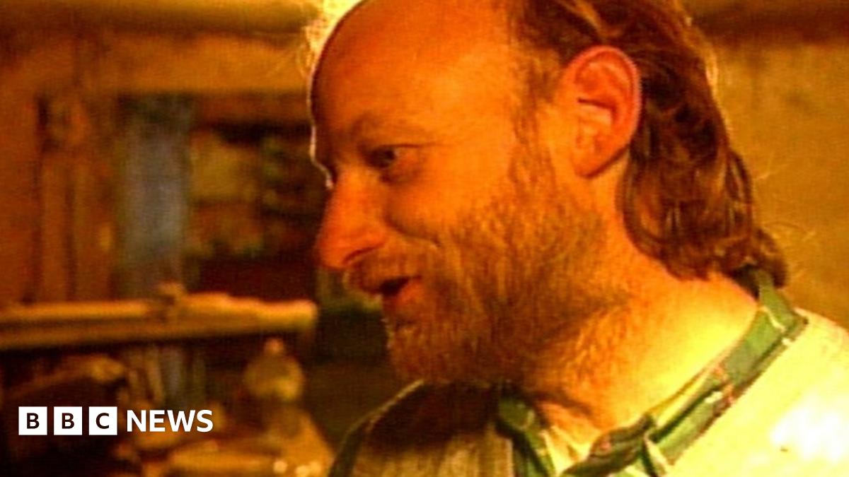 Robert Pickton: Canadian serial killer book pulled from Amazon - BBC News