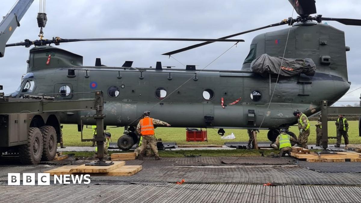 RAF Benson Chinook lifted free from muddy field - BBC News