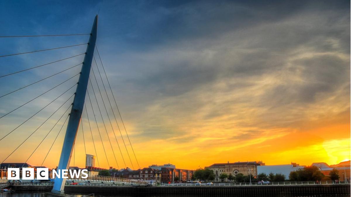 HMS Cambria navy crew awarded freedom of Swansea - BBC News