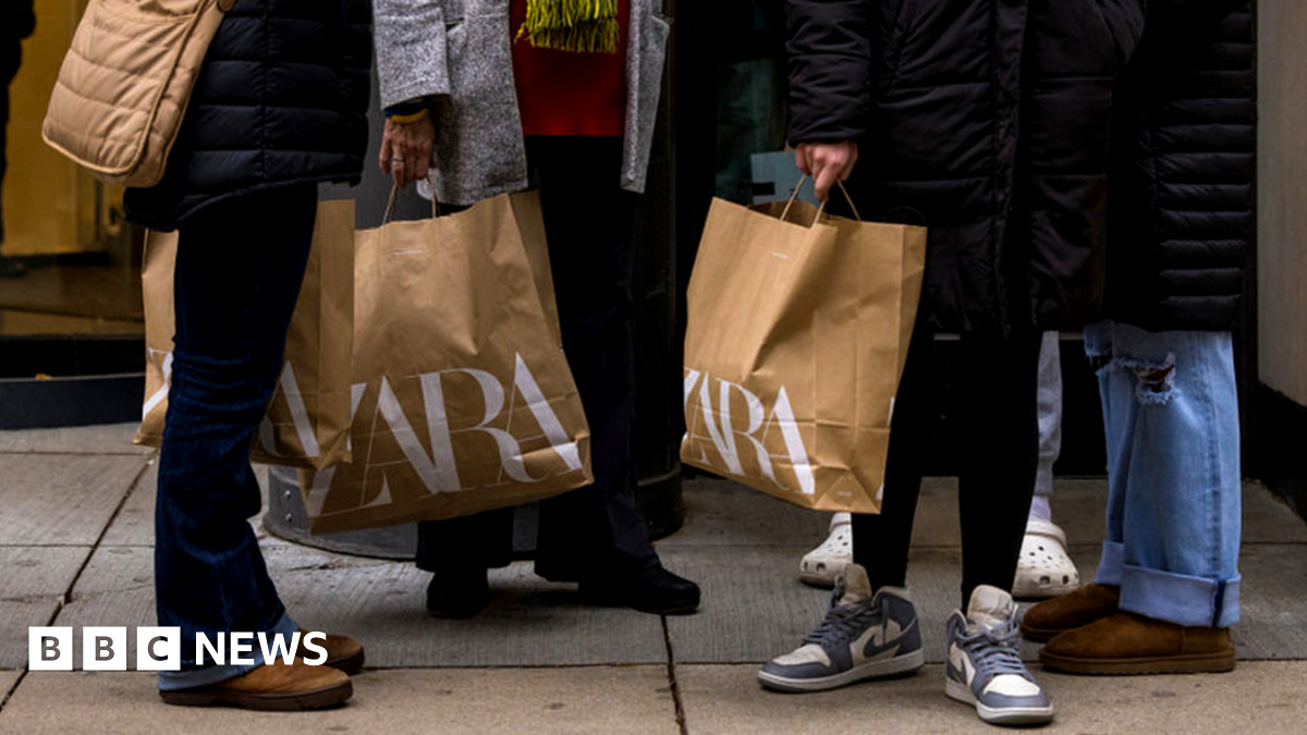 Zara advert accused of resembling Gaza images - BBC News