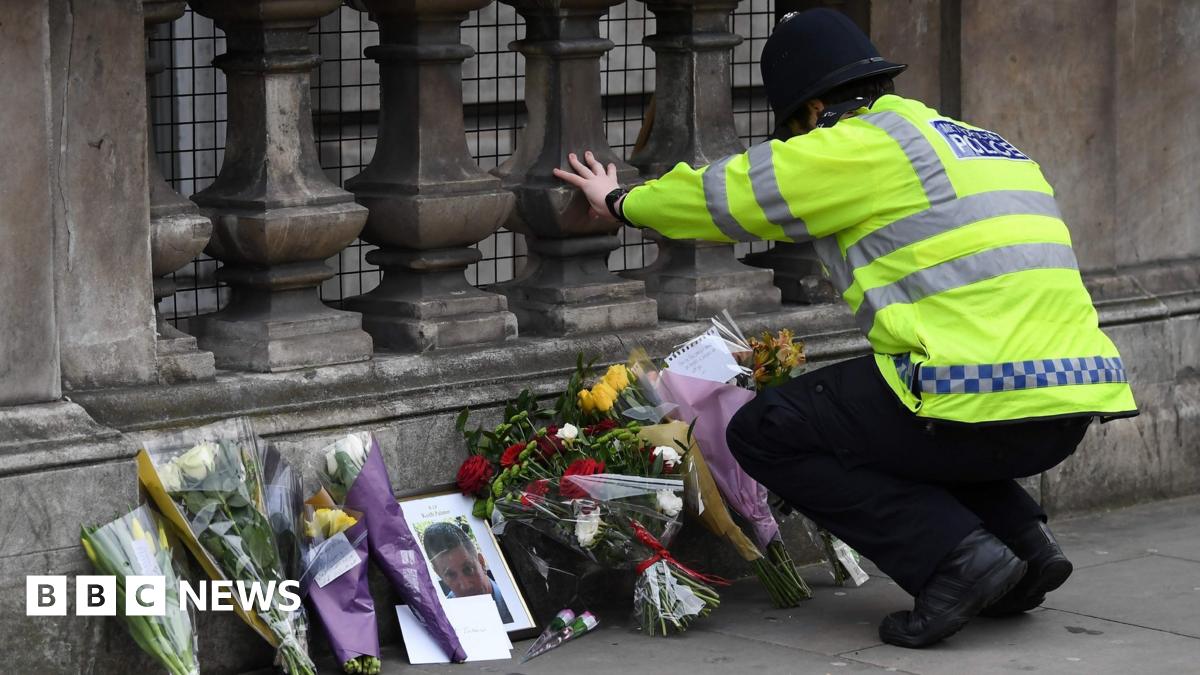 London attack: British-born attacker 'known to MI5' - BBC News