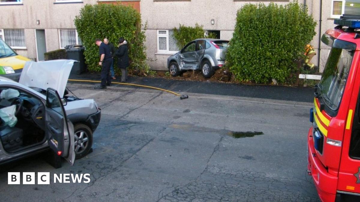 Anagh Coar crash: Car narrowly avoids house - BBC News