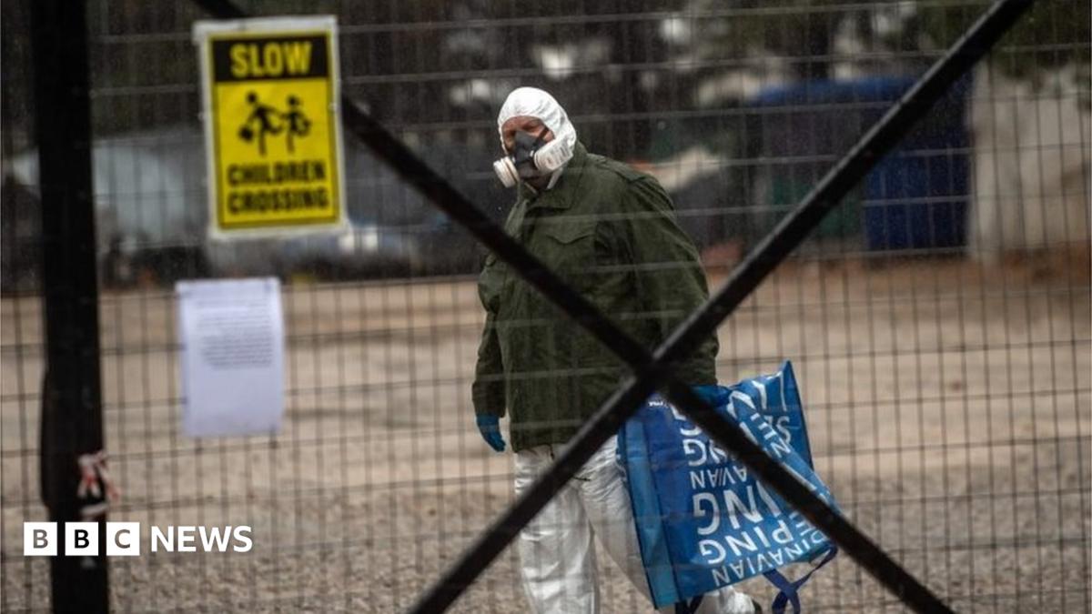 Coronavirus: Second Greek migrant facility quarantined - BBC News