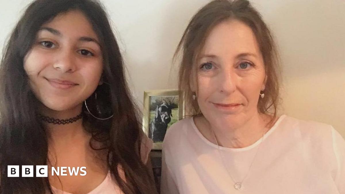 My Money: 'Poor in money but rich in friends' - BBC News