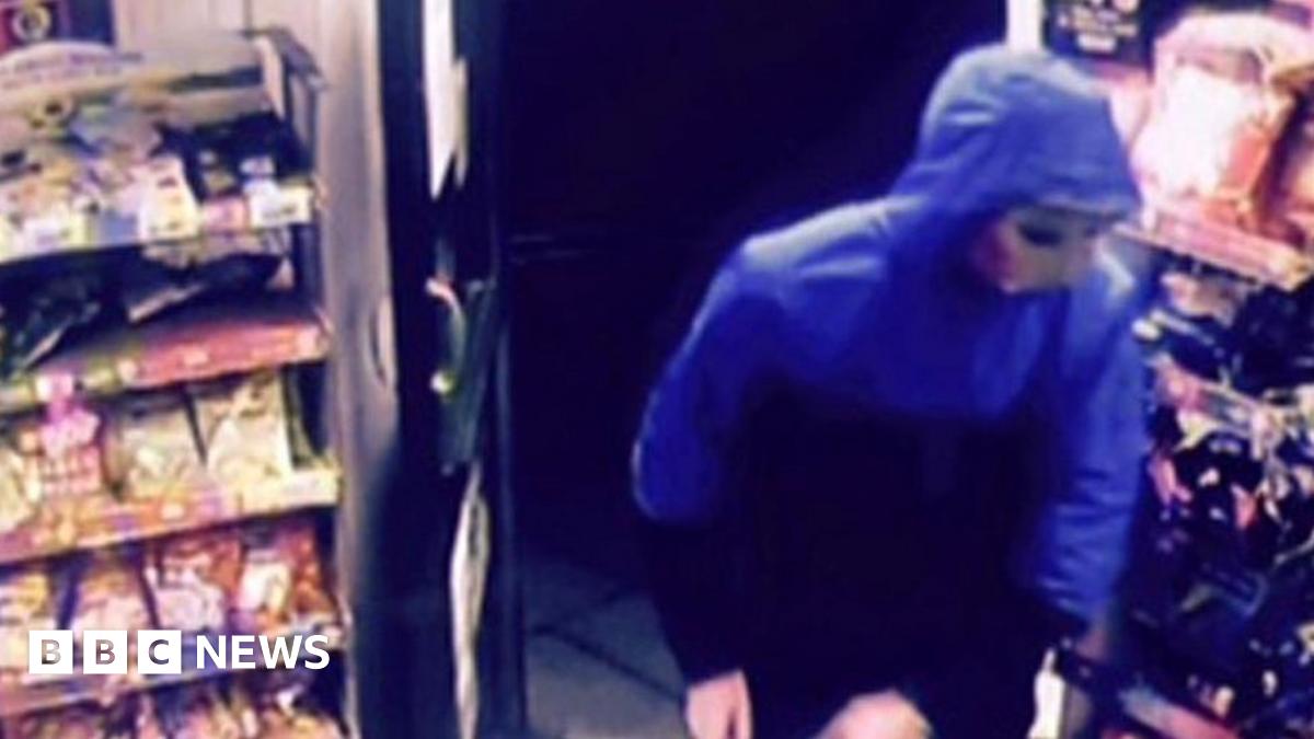 Would-be robber in superhero mask sought in Aberdeen - BBC News