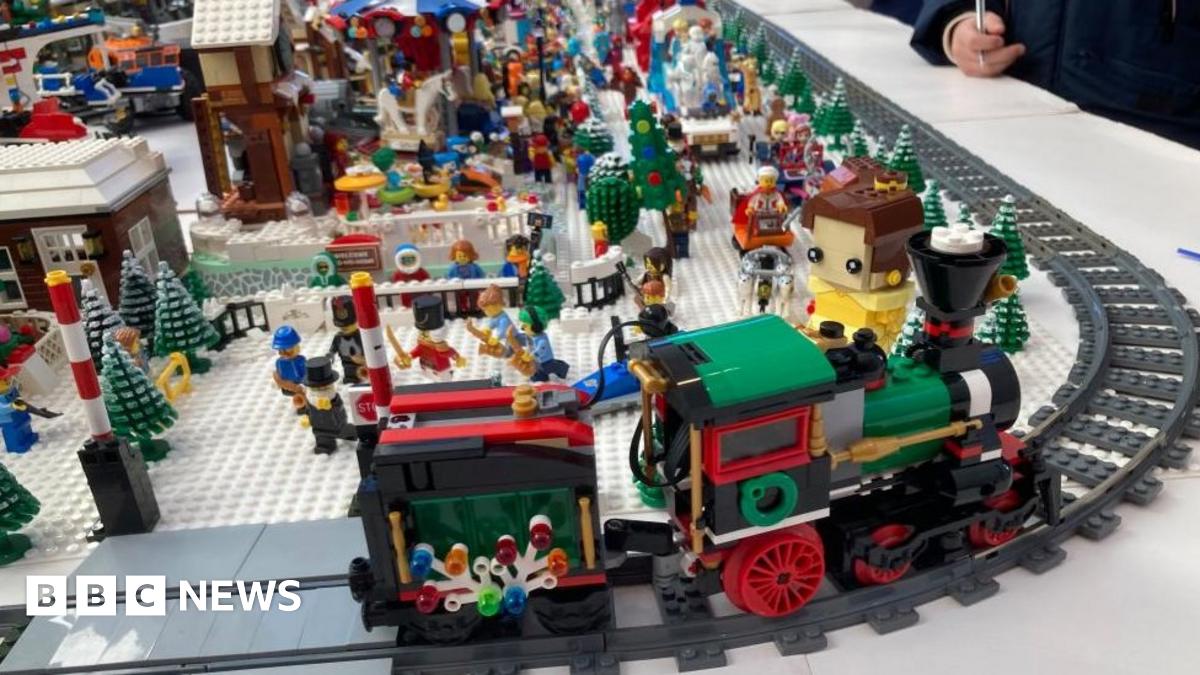 Christmas Lego display set up to inspire children - BBC News
