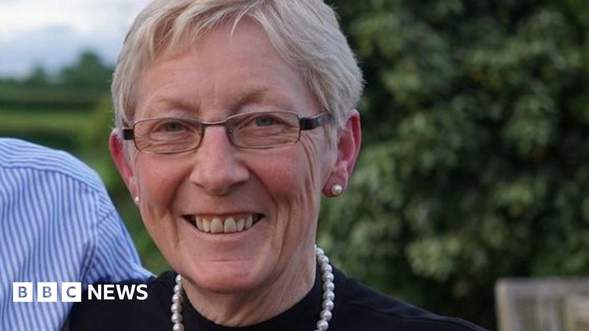 Judith Reading: Family pays tribute after M4 crash death - BBC News