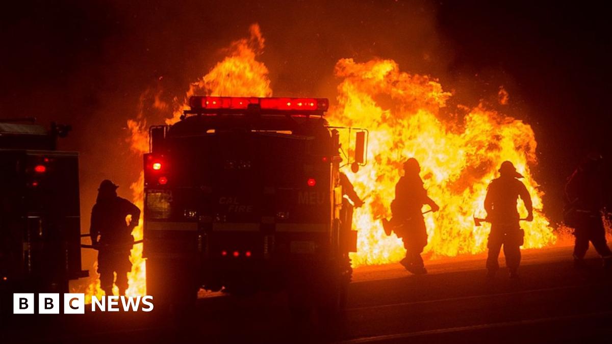California wildfire doubles in size on fifth day - BBC News