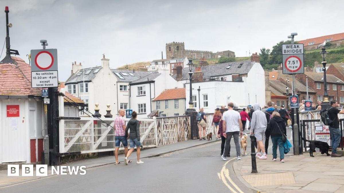 Whitby swing bridge to undergo £200,000 improvement works - BBC News