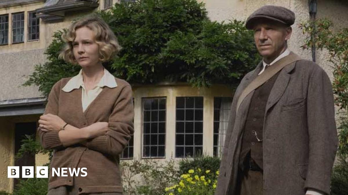 The Dig: Who was Sutton Hoo archaeologist Basil Brown? - BBC News