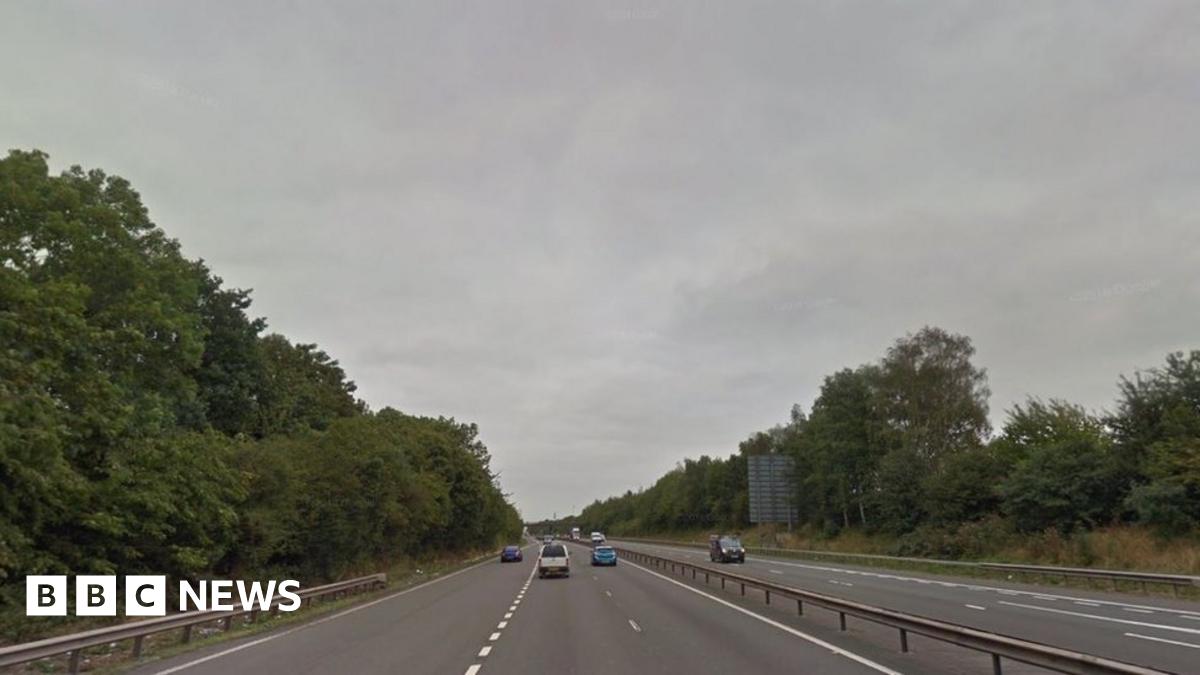 M42 partially closed after pedestrian hit and killed - BBC News