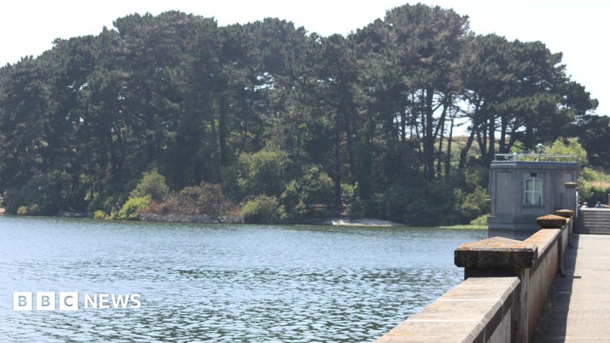 Guernsey Water: 'Earthy' smell caused by algal blooms - BBC News