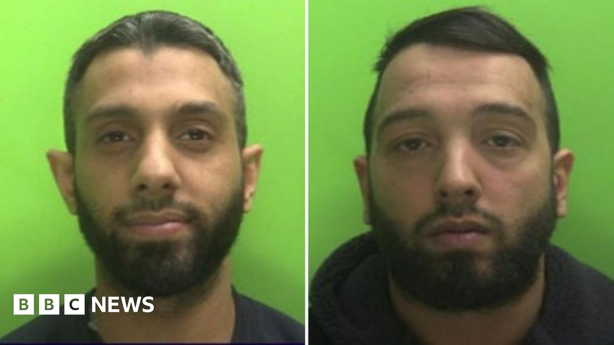 Nottingham drugs gang jailed for dealing to young people - BBC News
