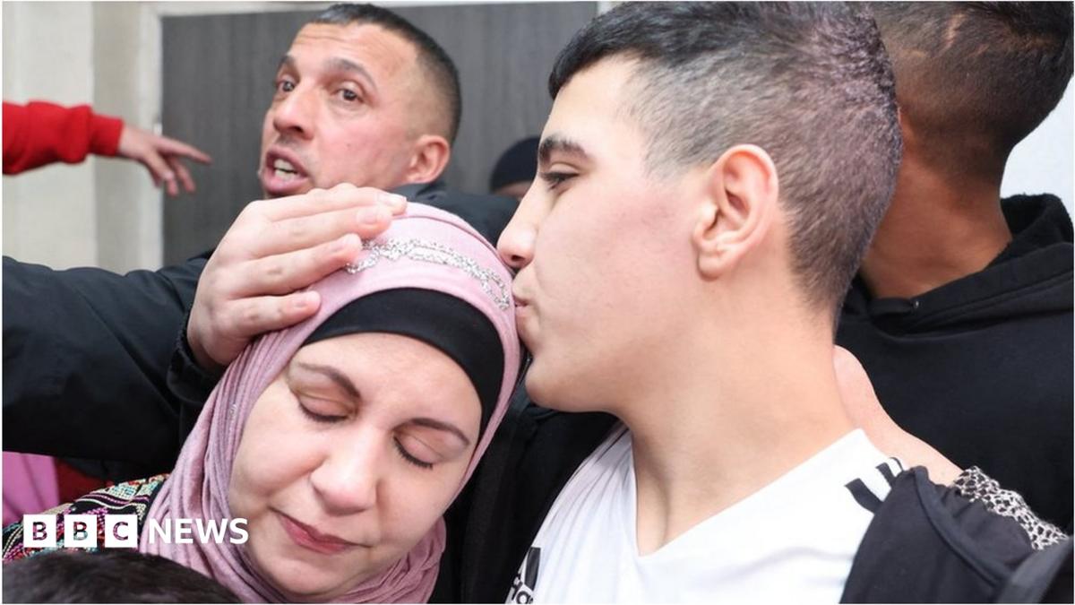 Boy, 14, and freelance reporter among Palestinians freed - BBC News