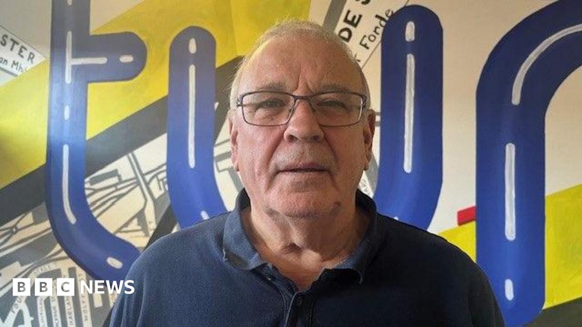 Brian Ervine: Former PUP leader says loyalists have lost trust - BBC News