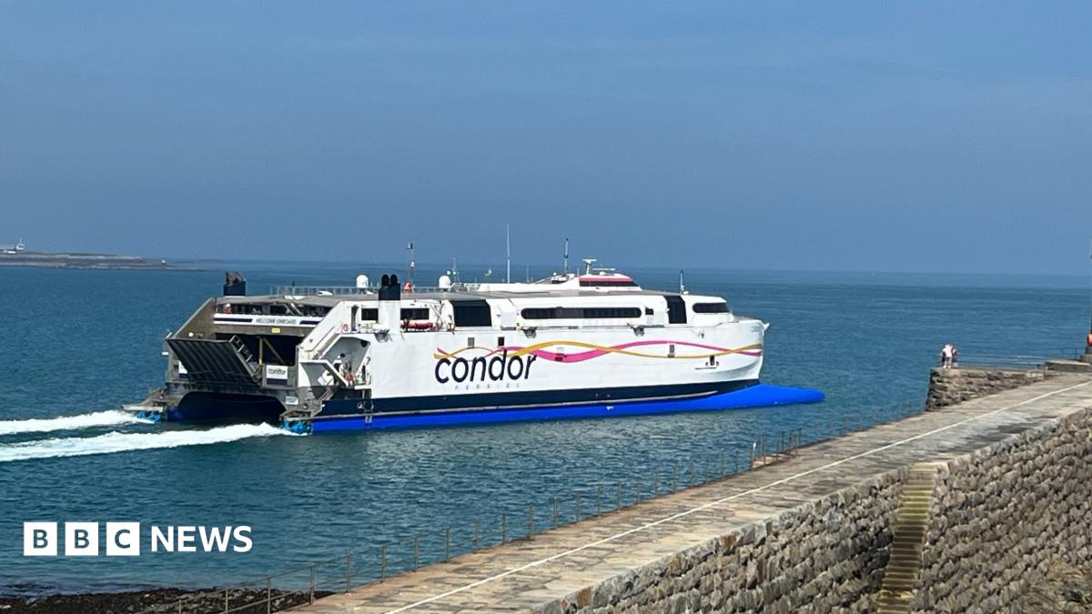 Concerns raised on lack of fast ferry back-up - BBC News
