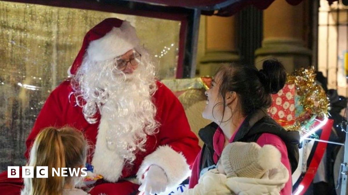 Wolverhampton Christmas lights switch-on dates revealed - BBC News