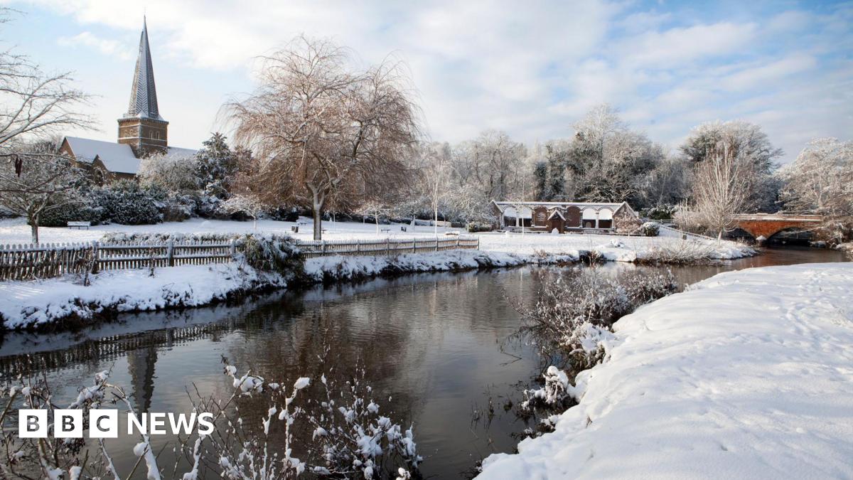Surrey prepares for snow as yellow weather warning issued - BBC News