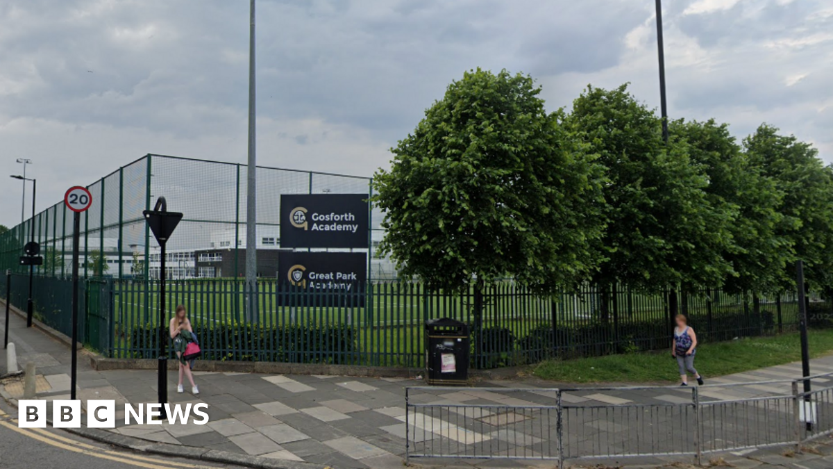 Gosforth Academy told to change admissions procedure - BBC News