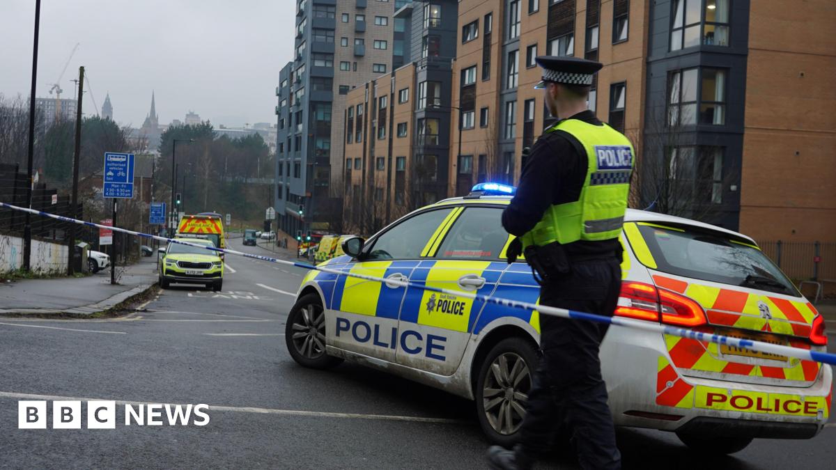 'Being a police negotiator is not like it is in the movies' - BBC News