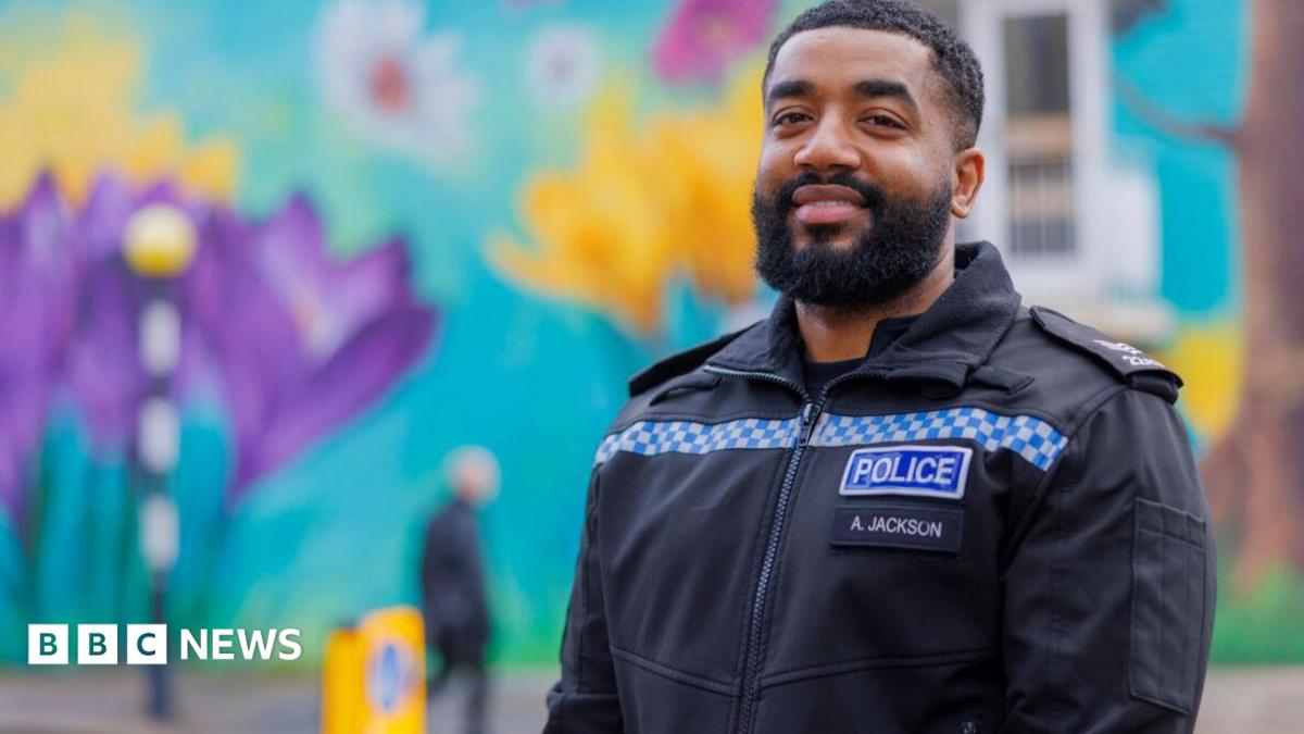 Coventry knife crime taskforce makes 25 arrests - BBC News