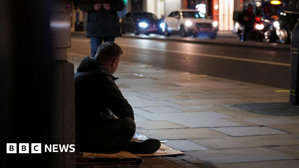 Hull gets £70k to tackle homelessness over winter - BBC News