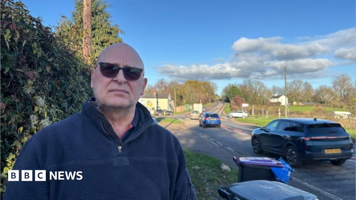 Llynclys crossroads: Public meeting to discuss safety measures - BBC News