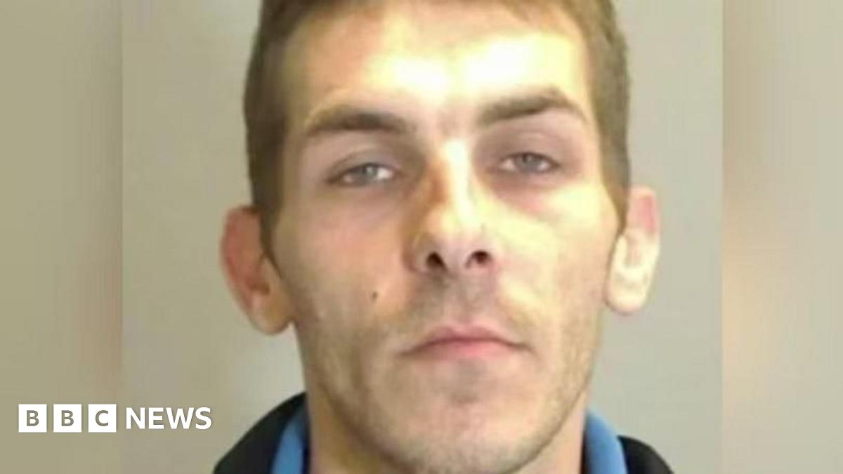 Man accused of Great Yarmouth murder faces possible third trial - BBC News