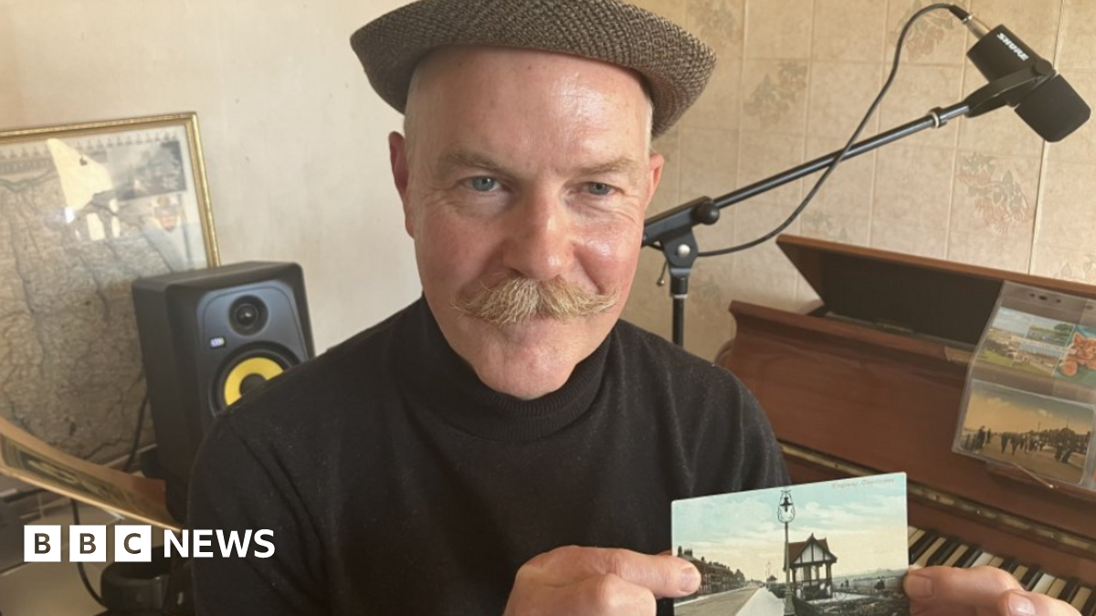 The old Cleethorpes postcards being turned into song - BBC News
