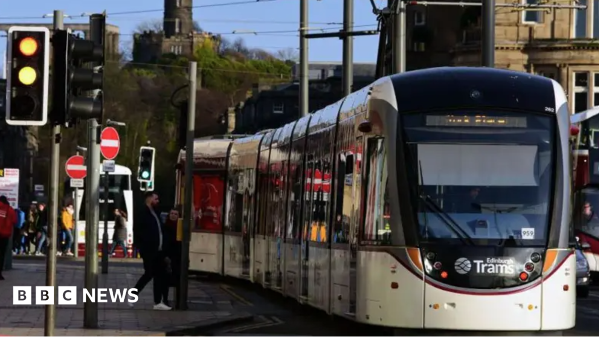 Edinburgh trams: Public to be consulted over extension - BBC News