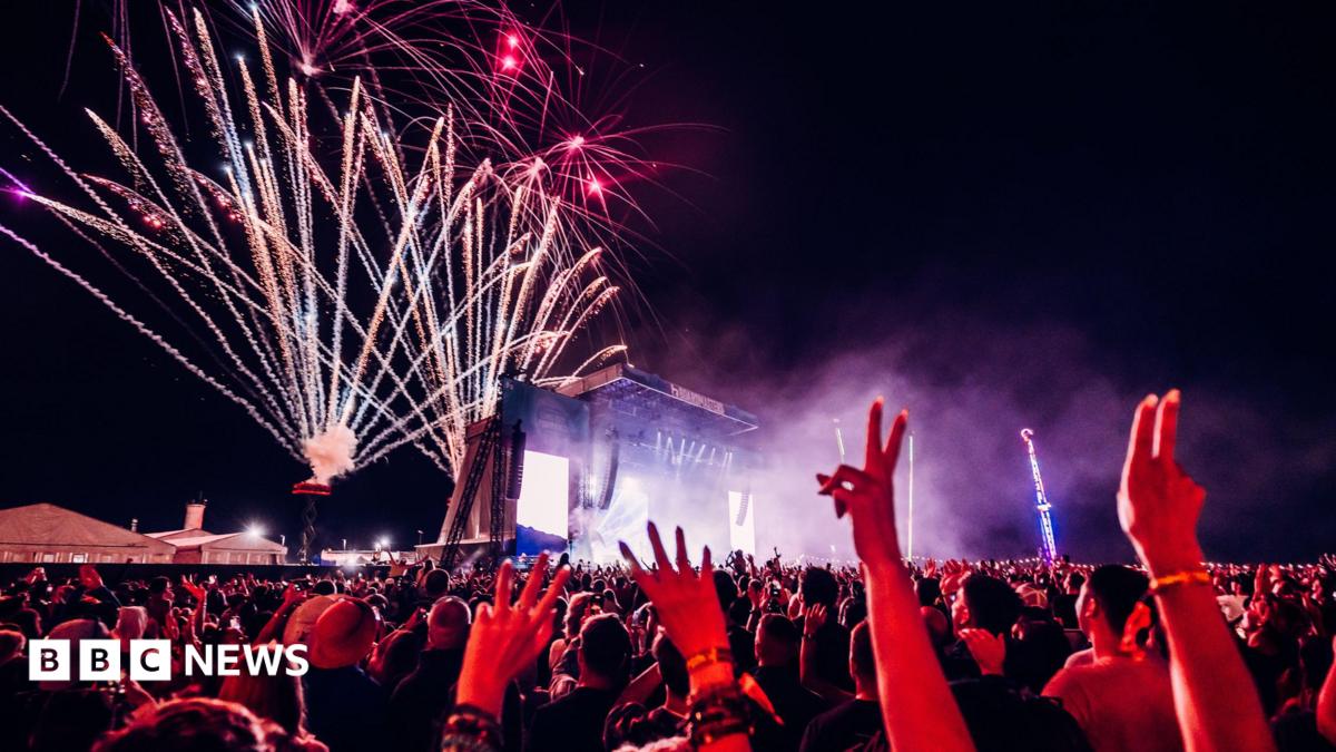 First headliners announced for Boardmasters - BBC News