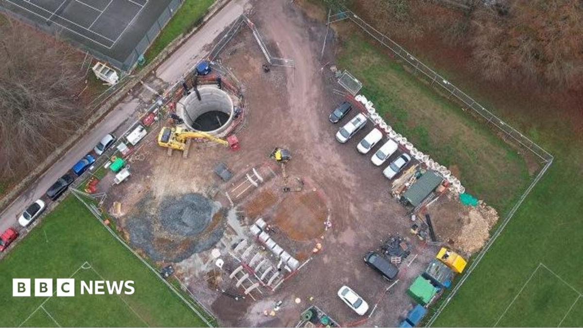Huge tank in Bradford on Avon to prevent sewer overflow - BBC News