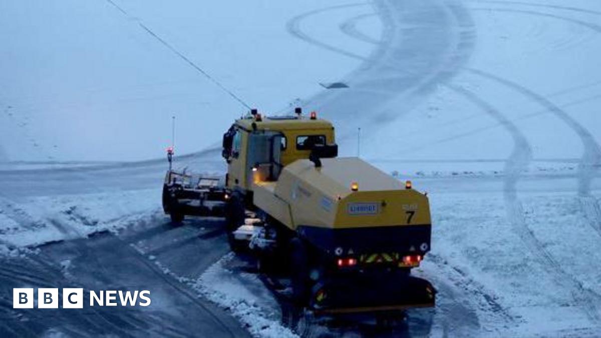 Airports' runway problems down to 'type of snow' - BBC News