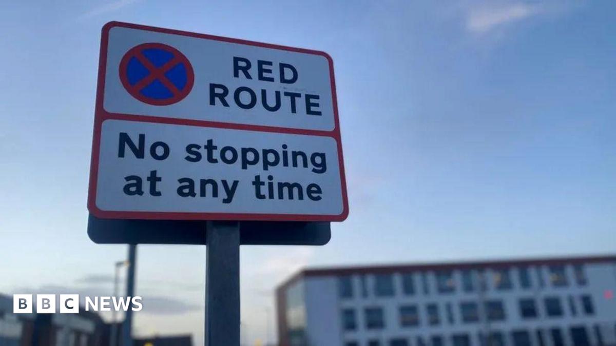 Medway: Red routes in three towns to target congestion - BBC News