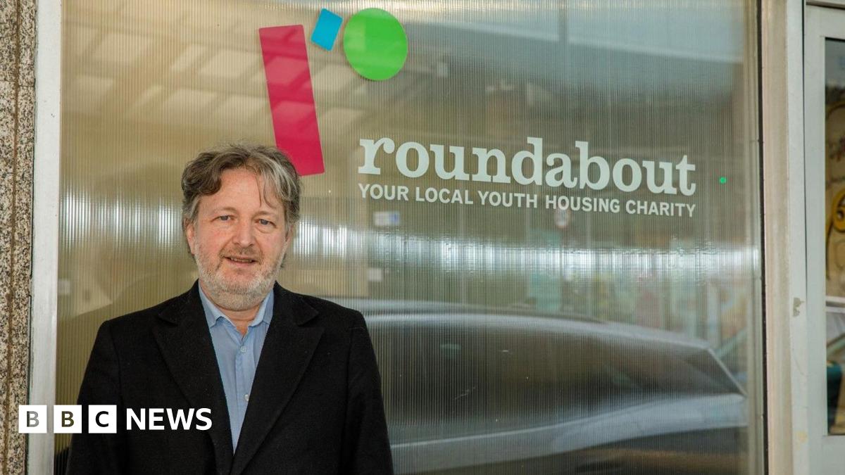 Sheffield youth homelessness charity faces 'funding cliff-edge' - BBC News