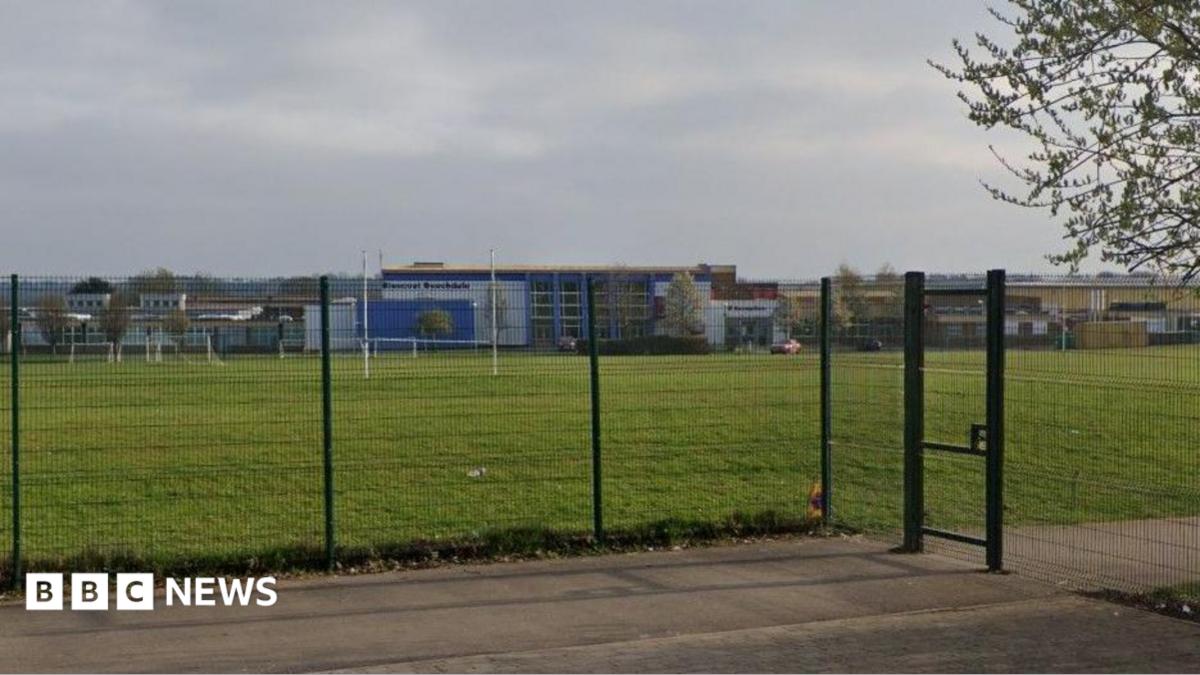 Nottingham teacher who 'hugged and stroked' pupil banned - BBC News