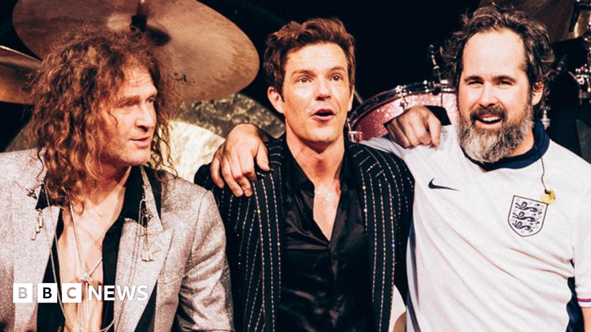 The Killers give England fans euphoric night at O2 - BBC News