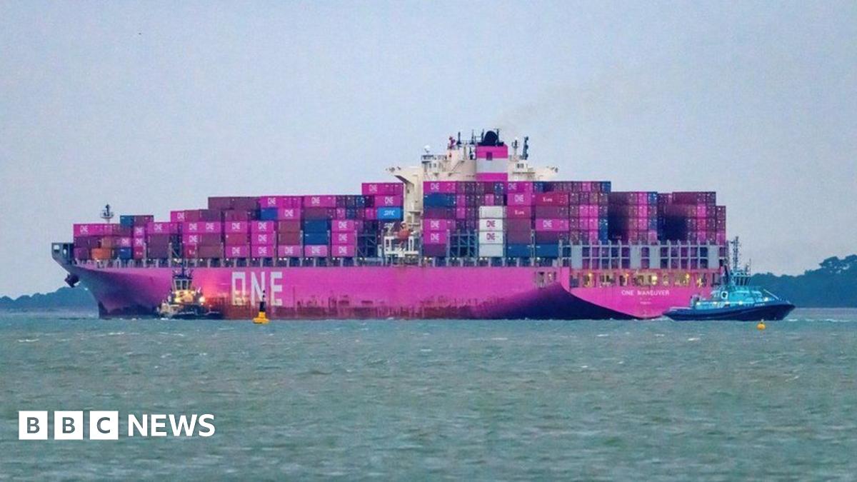 Southampton: Run-aground cargo ship awaiting checks - BBC News