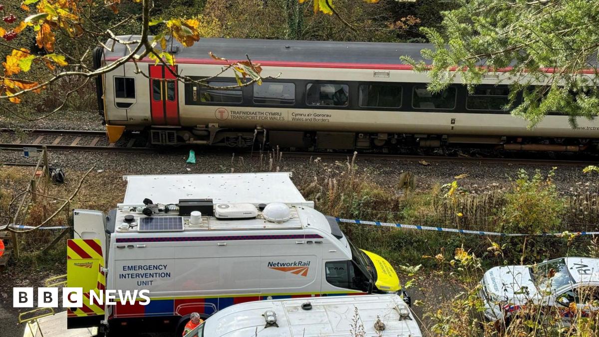 Powys: Major A470 roadworks halted after fatal train crash - BBC News